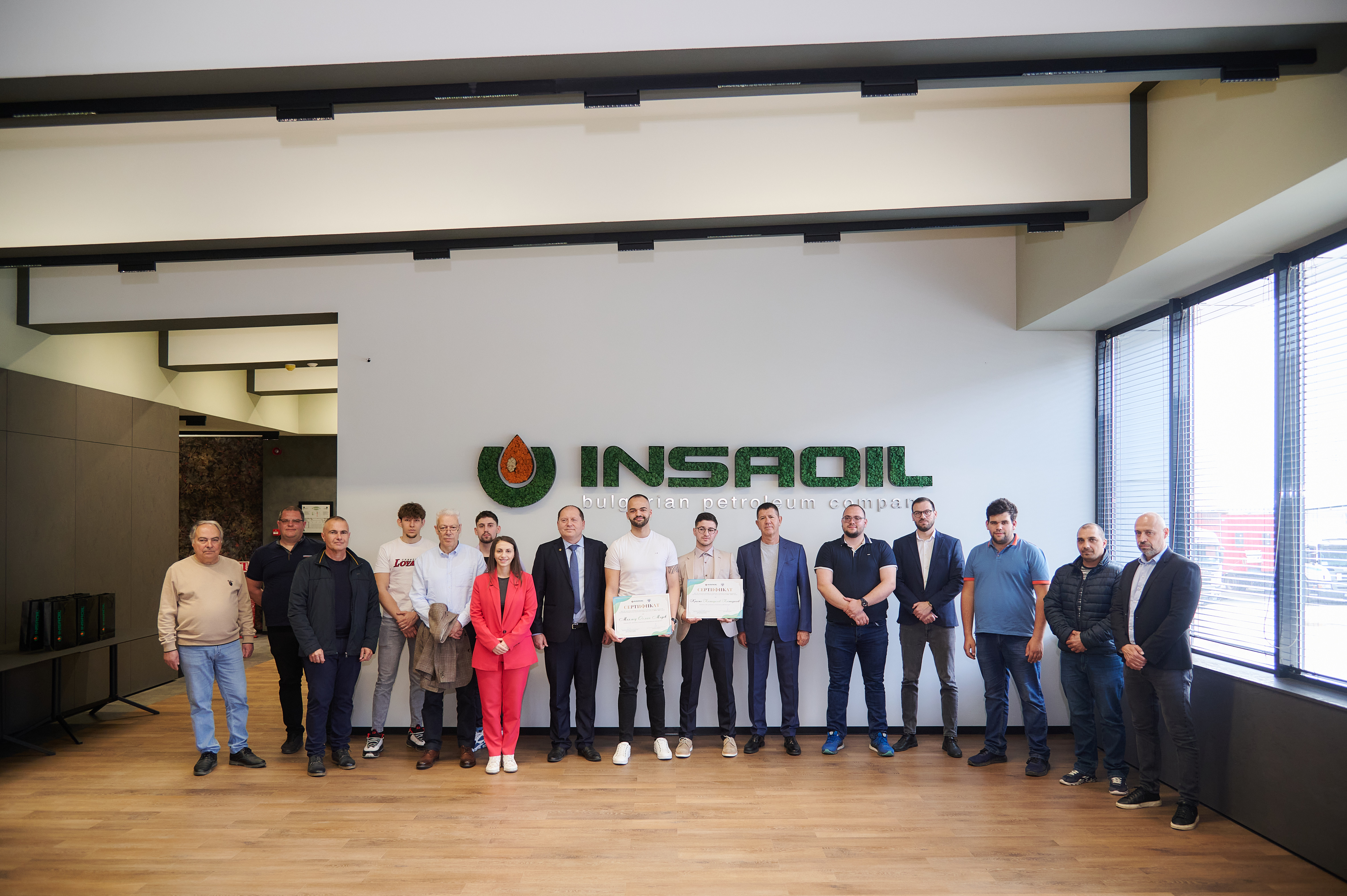 INSA OIL връчиха стипендии на студенти от Техническия университет ...